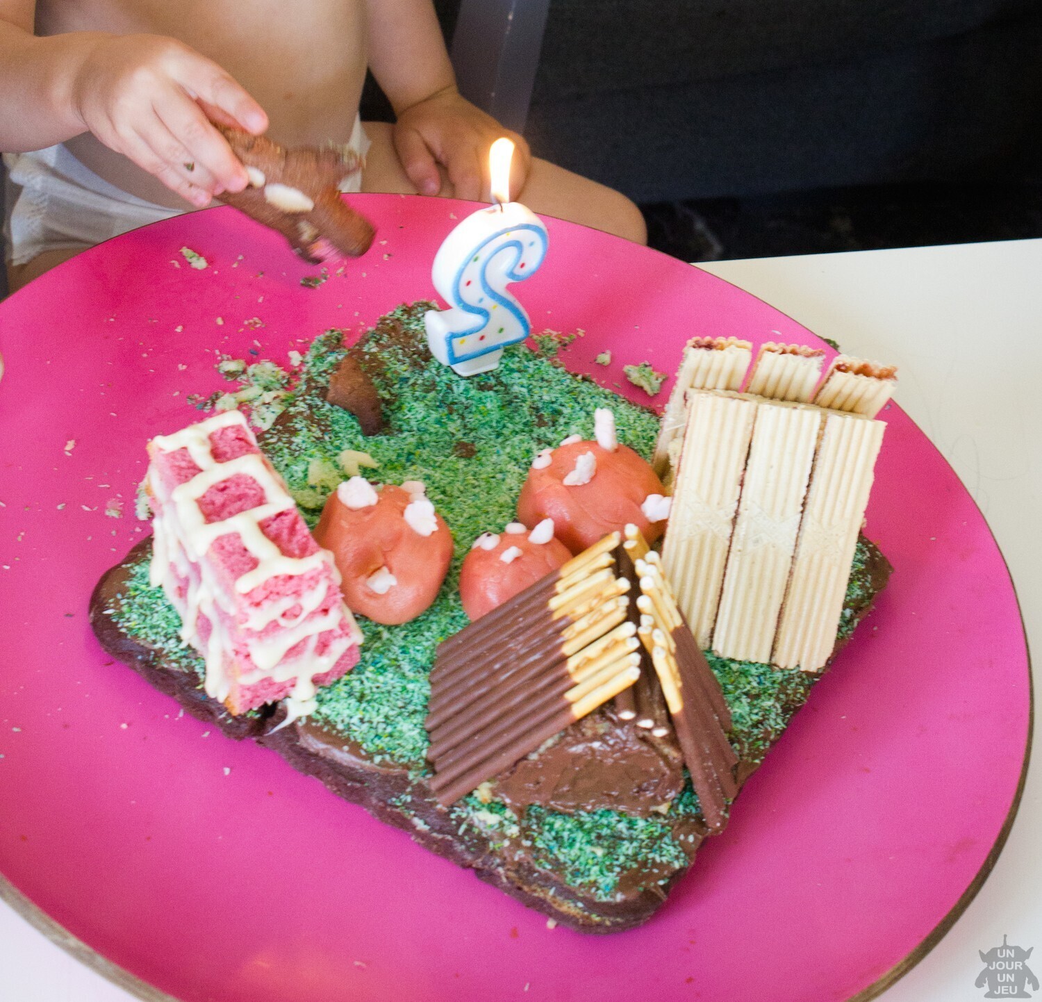 Gâteau d'anniversaire : les 3 petits cochons et le grand méchant loup