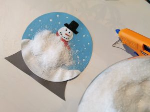Activité créative : une boule à neige de Noël - Un jour un jeu