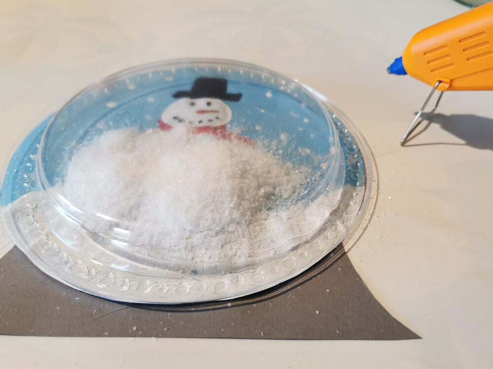 Activité créative : une boule à neige de Noël - Un jour un jeu