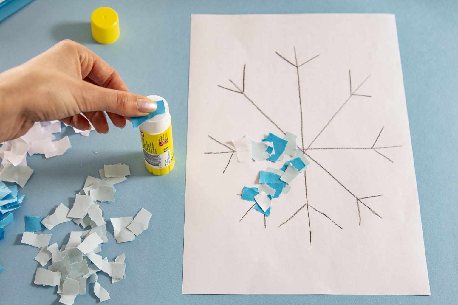 Mon flocon de neige en papier déchiré - Un jour un jeu