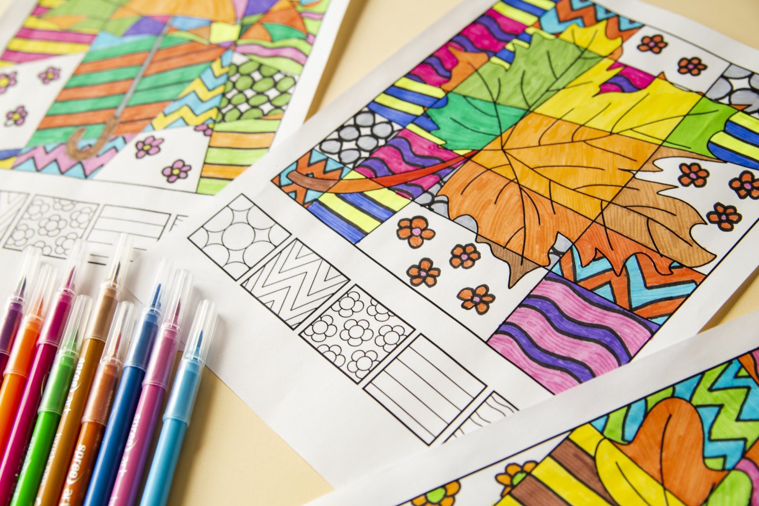 Mes coloriages graphiques de l'automne - Un jour un jeu